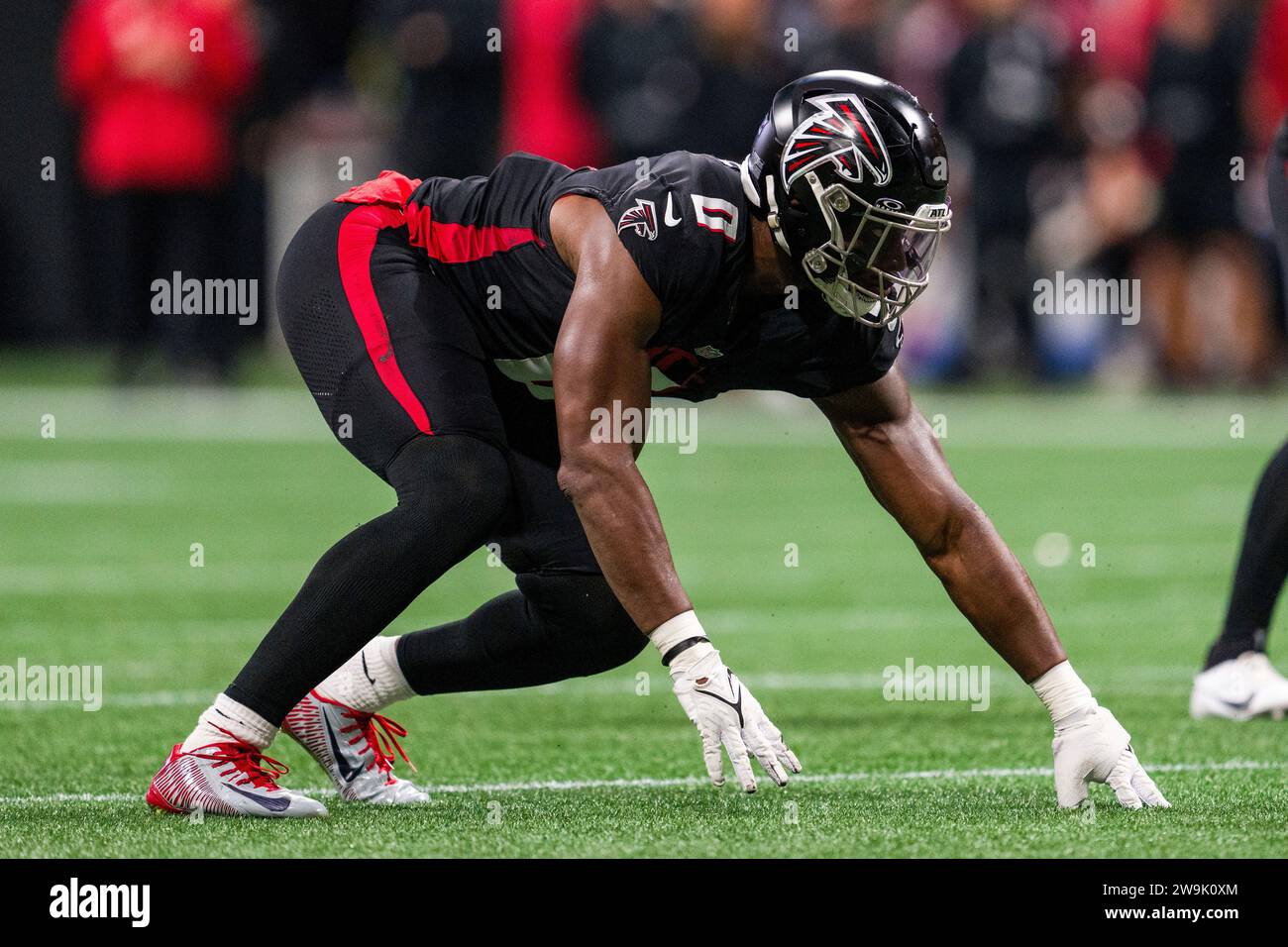 Atlanta Falcons linebacker Lorenzo Carter (0) lines up during the first ...