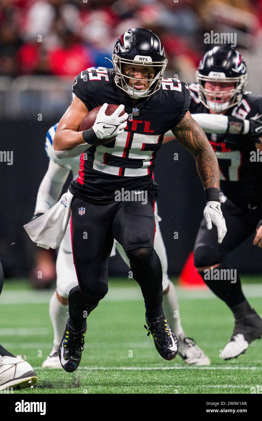 Atlanta Falcons running back Tyler Allgeier (25) runs the ball during ...
