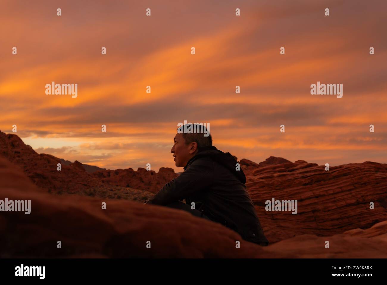 Male model in the desert hi-res stock photography and images - Alamy