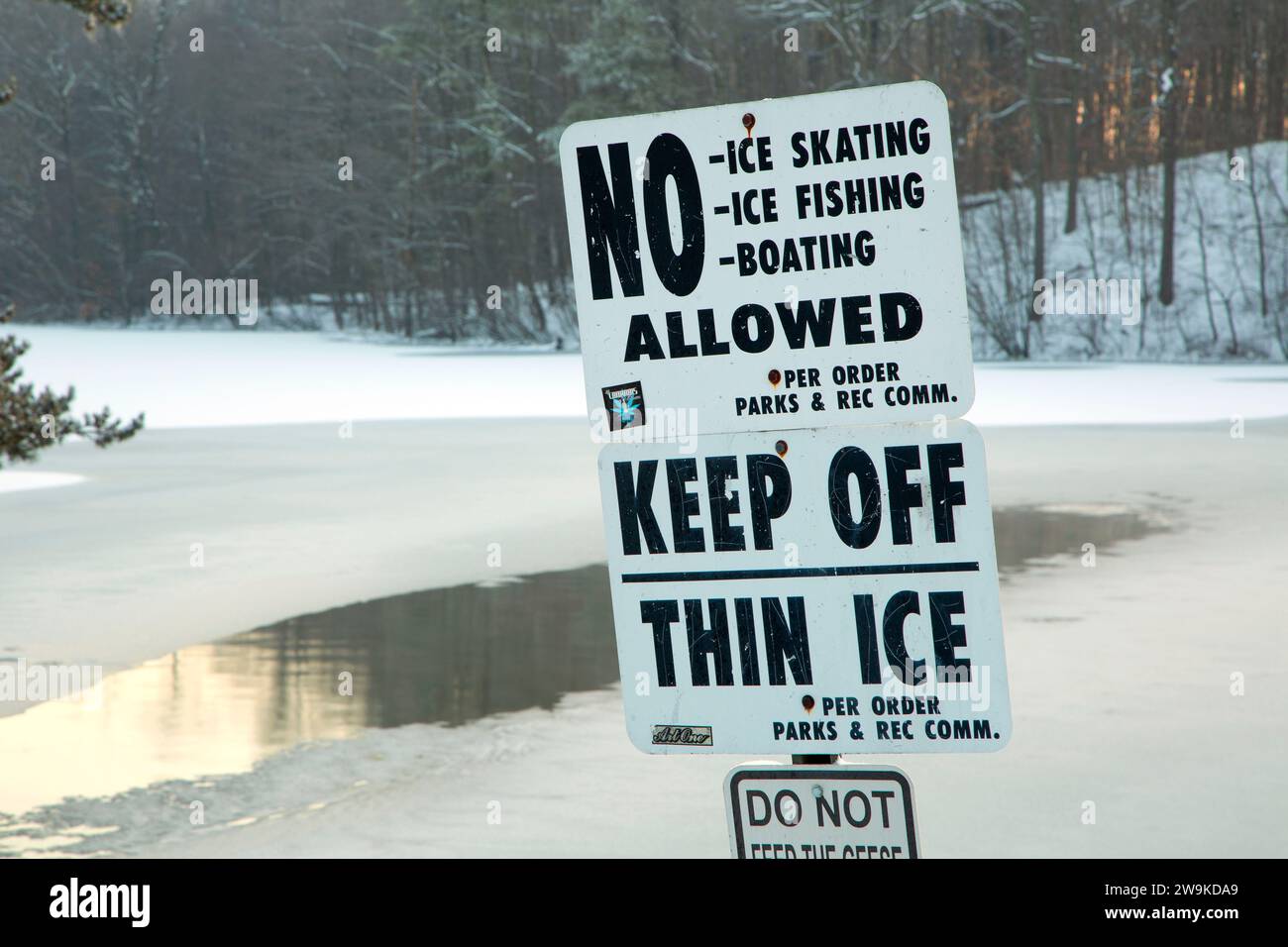 Keep off ice sign at Lower Pond, AW Stanley Park, New Britain ...