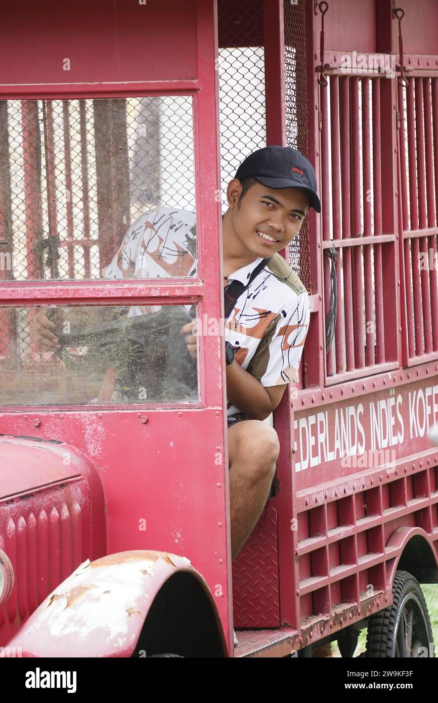 Studio alam gamplong hi-res stock photography and images - Alamy