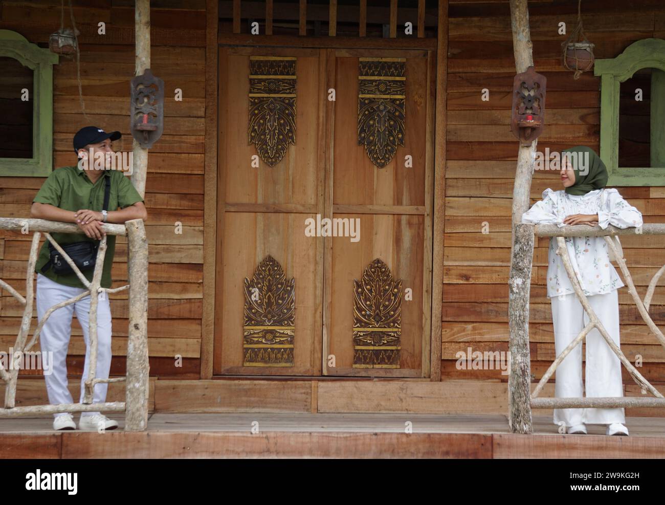 Studio alam gamplong hi-res stock photography and images - Alamy