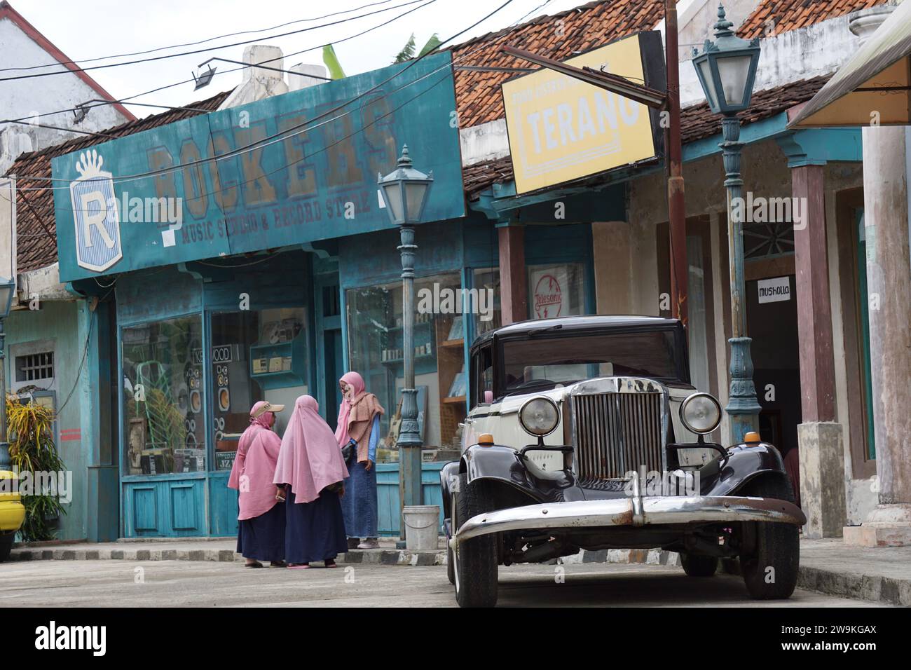 Studio alam gamplong hi-res stock photography and images - Alamy