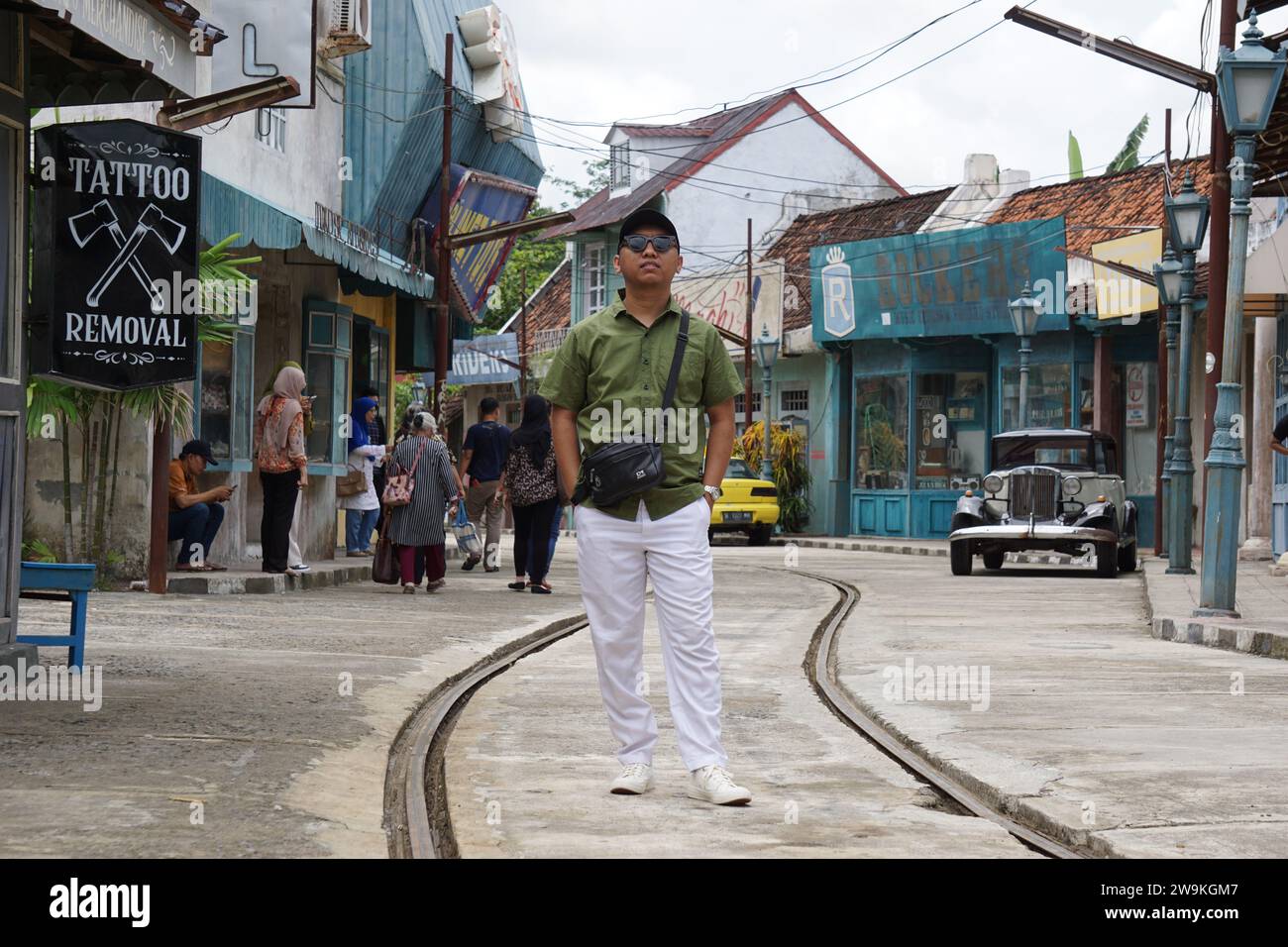 Studio alam gamplong hi-res stock photography and images - Alamy