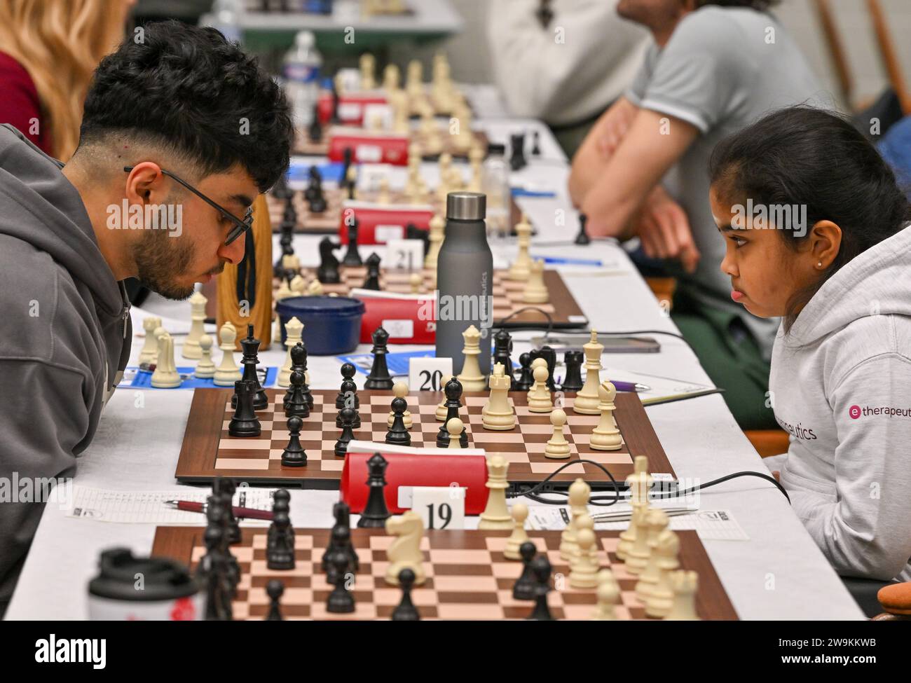 Hastings, UK. 28th Dec, 2023. Derakhshani, Borna (L) Sivanandan ...