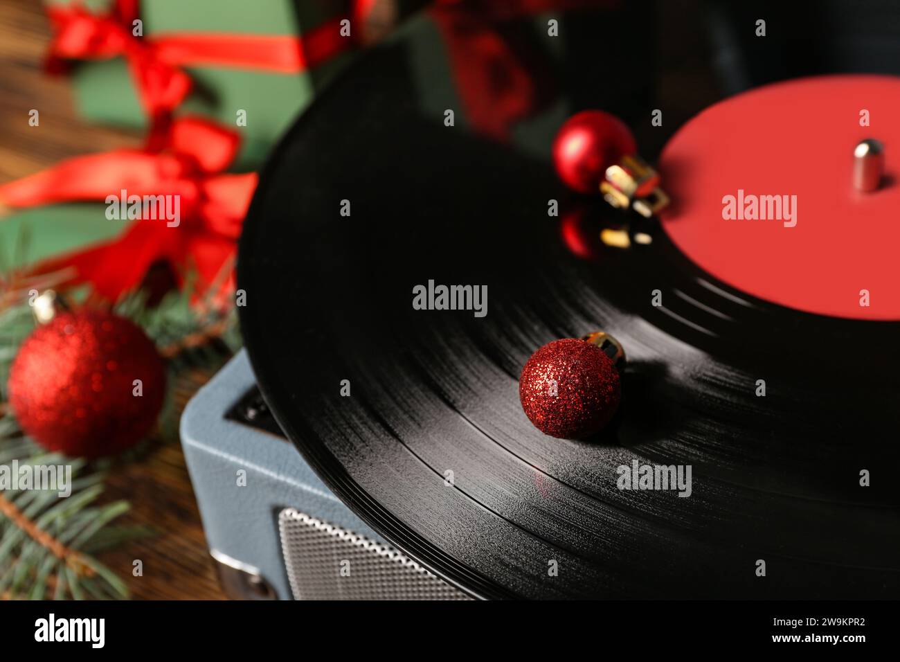 Vinyl record player with Christmas decorations Stock Photo - Alamy