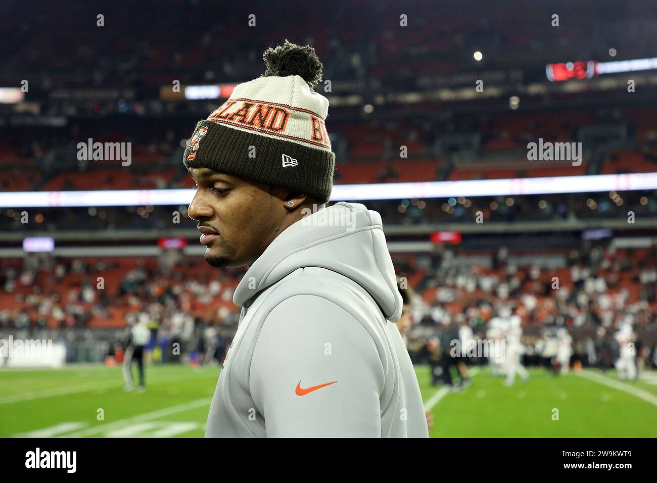 Cleveland Browns quarterback Deshaun Watson (4) stands on the sideline ...
