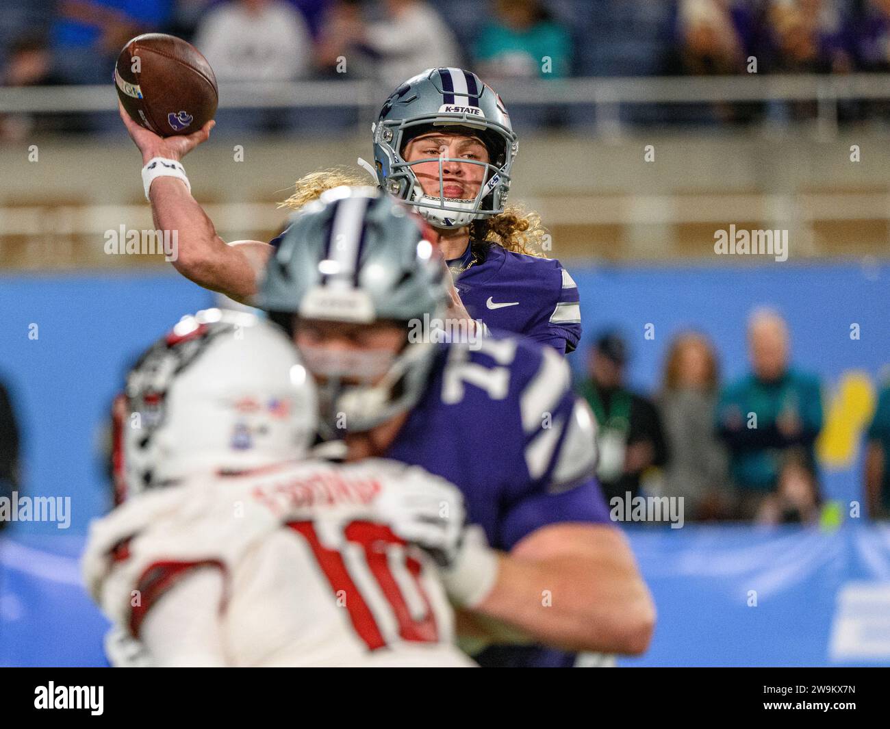 Orlando, FL, USA. 28th Dec, 2023. Kansas State quarterback Avery ...