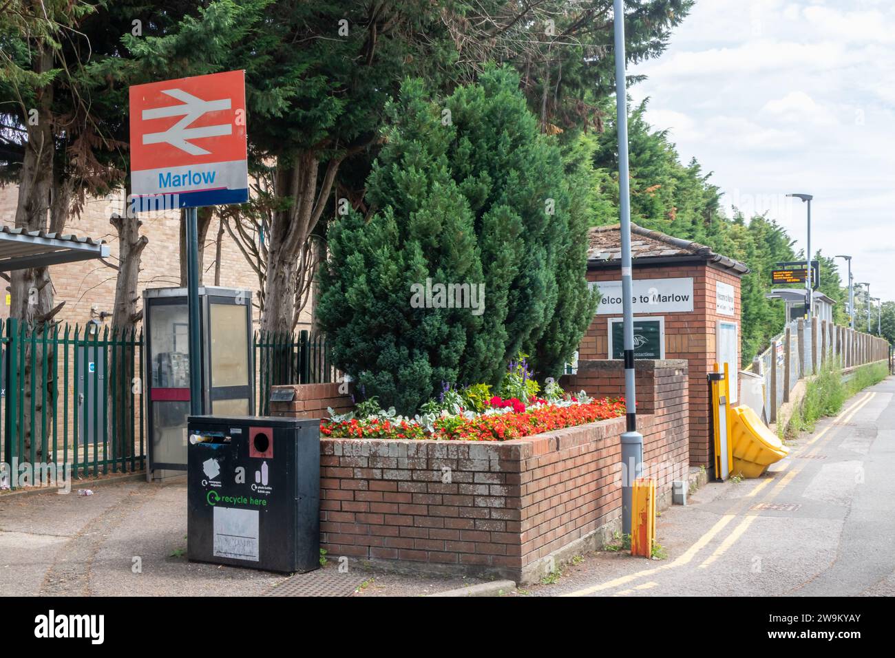 Marlow train station, Buckinghamshire, England, UK Stock Photo - Alamy