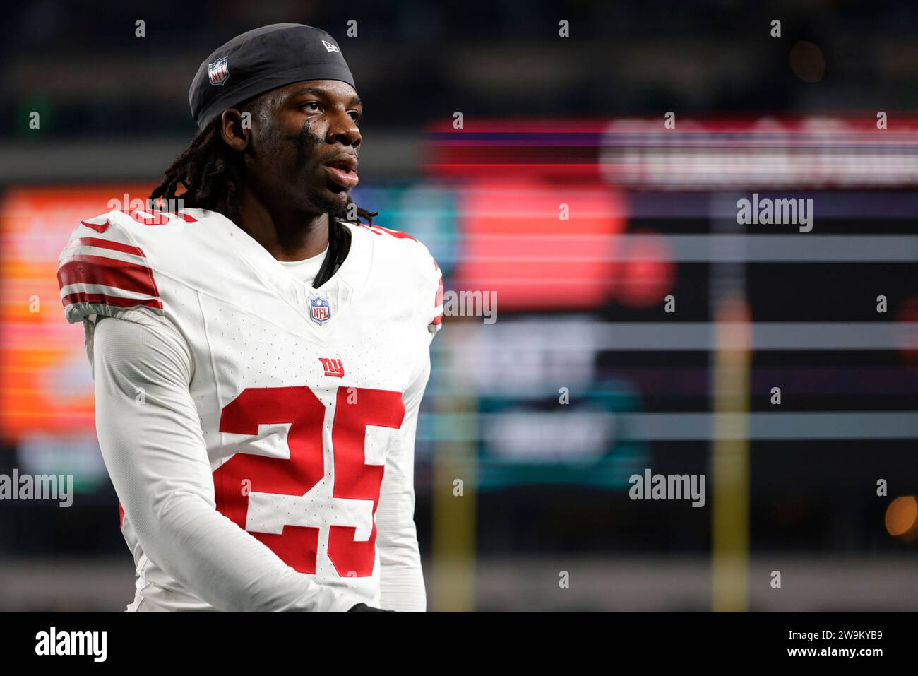New York Giants cornerback Deonte Banks (25) in action against the Philadelphia Eagles during an ...