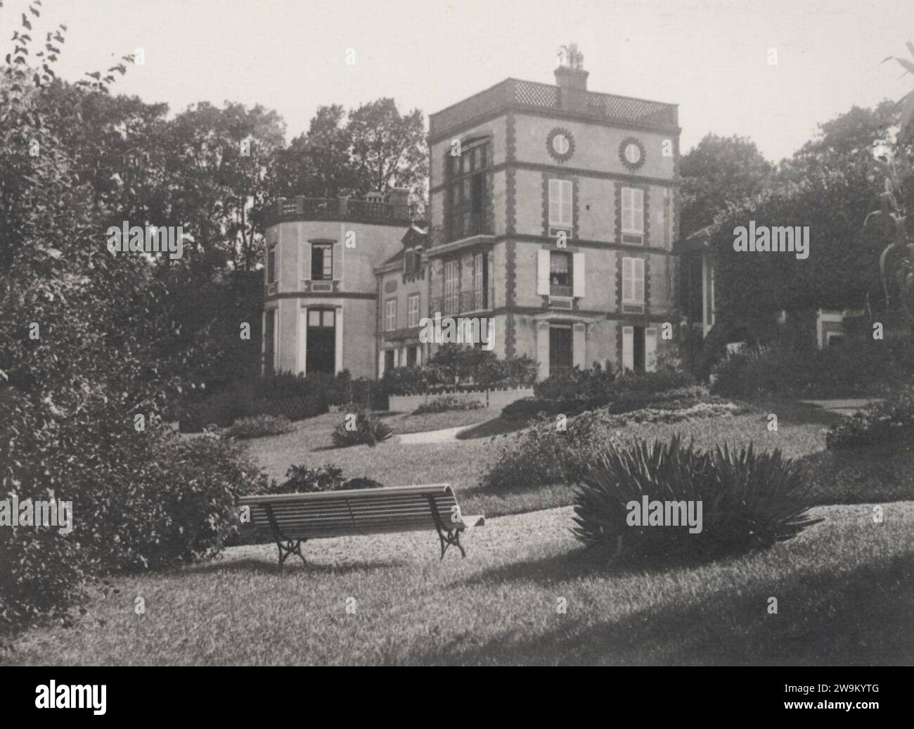 Zola, Francois Emile - Das Haus mit neuen Anbauten Stock Photo - Alamy