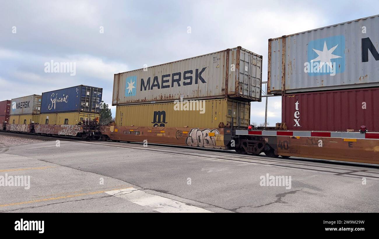 EMPORIA, KANSAS - DECEMBER 28, 2023A Burlington Northern Santa Fe (BSNF) freight train pulling a ...