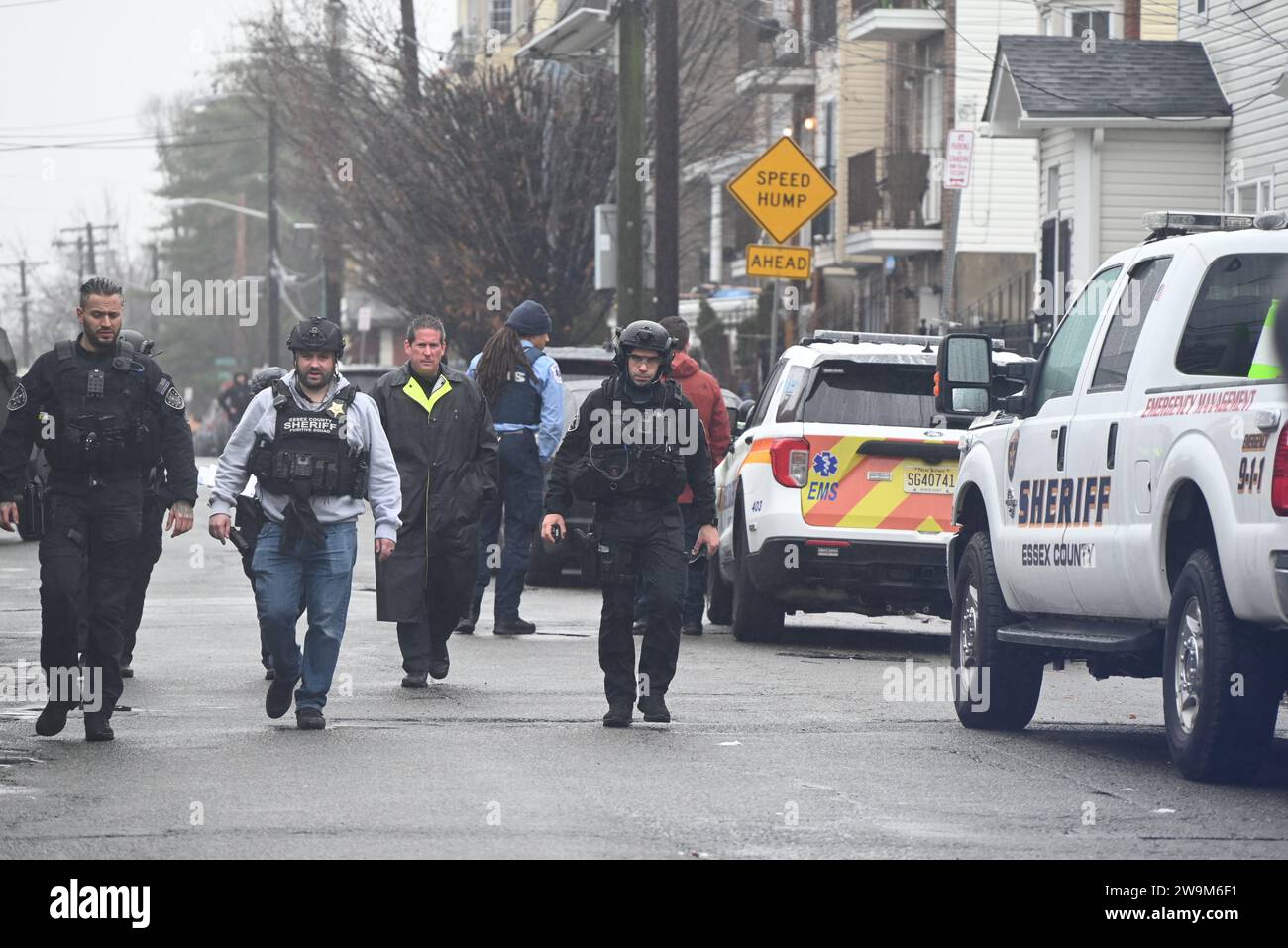 Newark, United States. 28th Dec, 2023. SWAT officers rush out of the ...