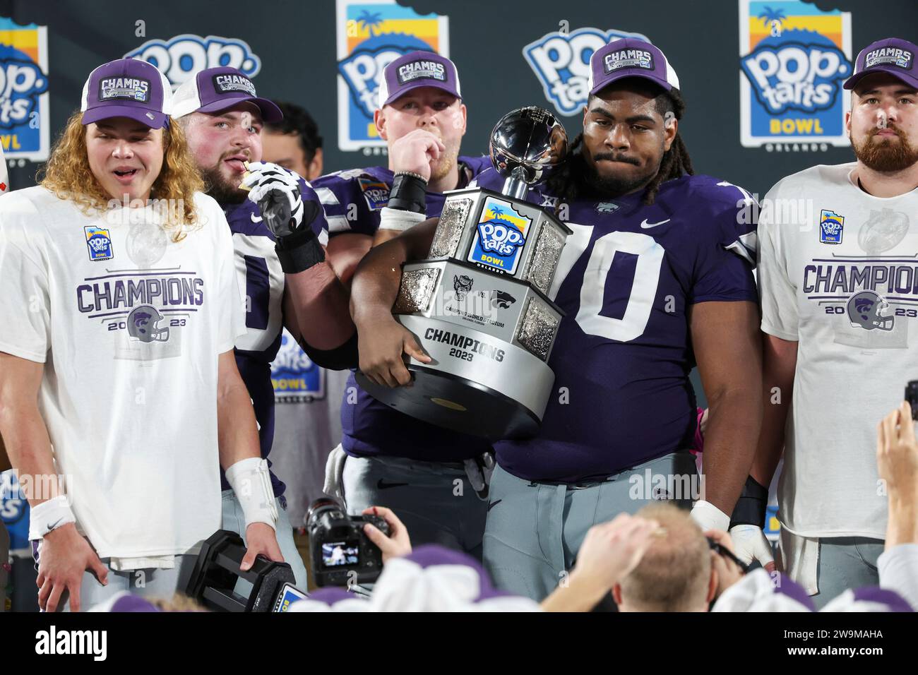 ORLANDO, FL - DECEMBER 28: Kansas State Wildcats offensive lineman KT ...