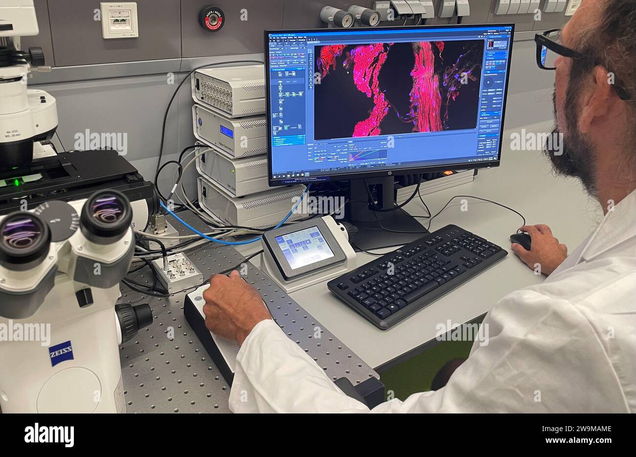 Mainz, Germany. 08th Sep, 2023. Christof Rickert from the Core Facility for Light Microscopy at ...