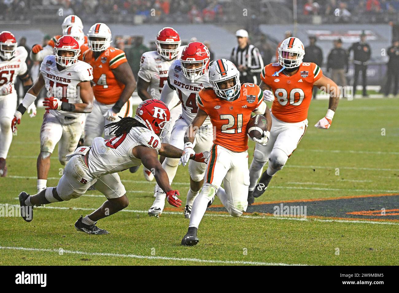MIAMI GARDENS, FL - DECEMBER 28: Miami running back Henry Parrish, Jr ...