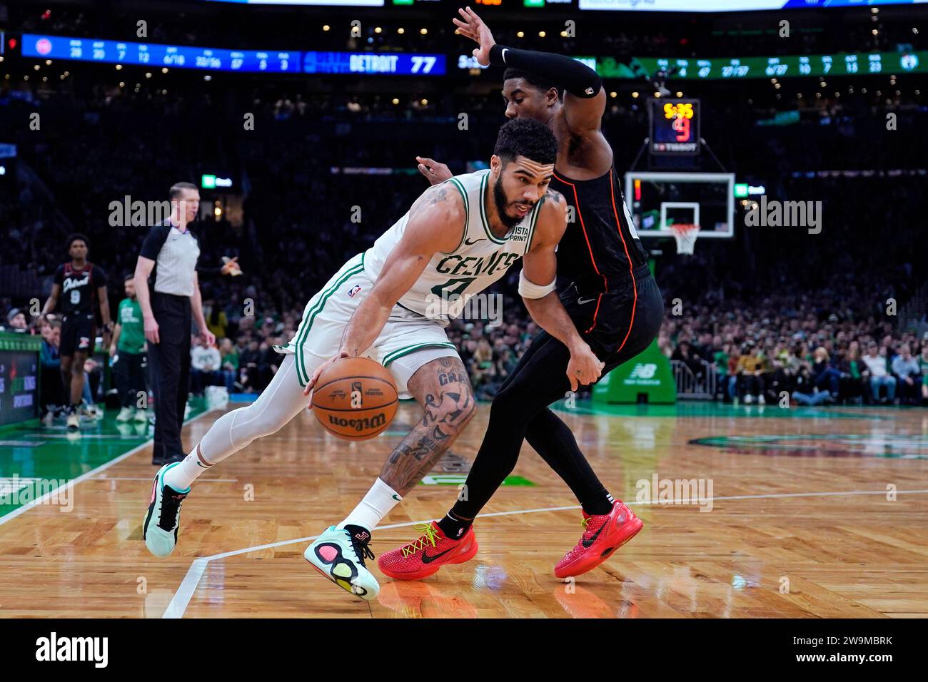 Boston Celtics forward Jayson Tatum (0) drives to the basket past ...