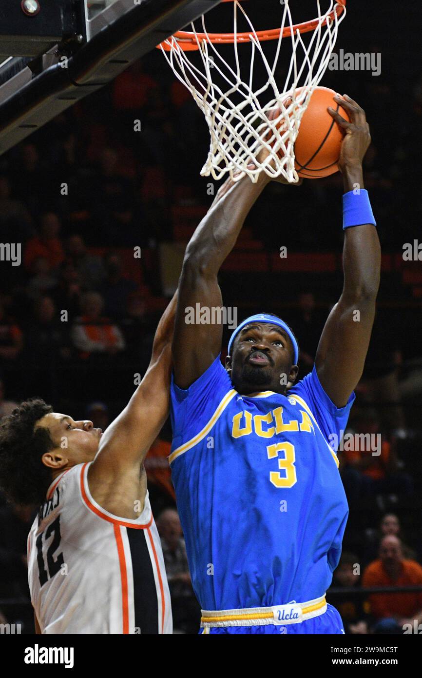 UCLA forward Adem Bona (3) shoots around Oregon State forward Michael ...