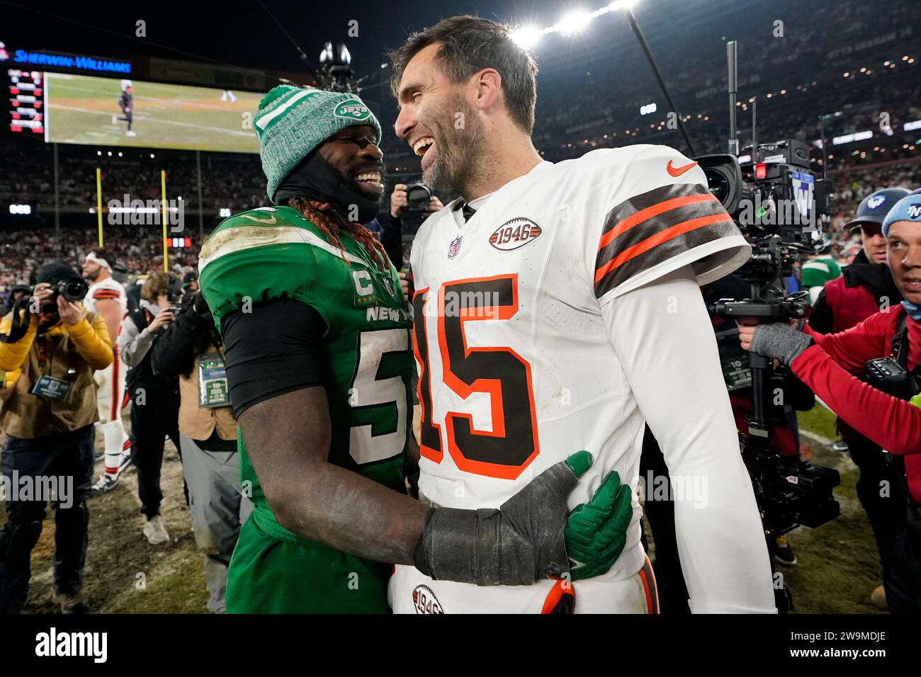 Cleveland Browns quarterback Joe Flacco greets New York Jets linebacker ...