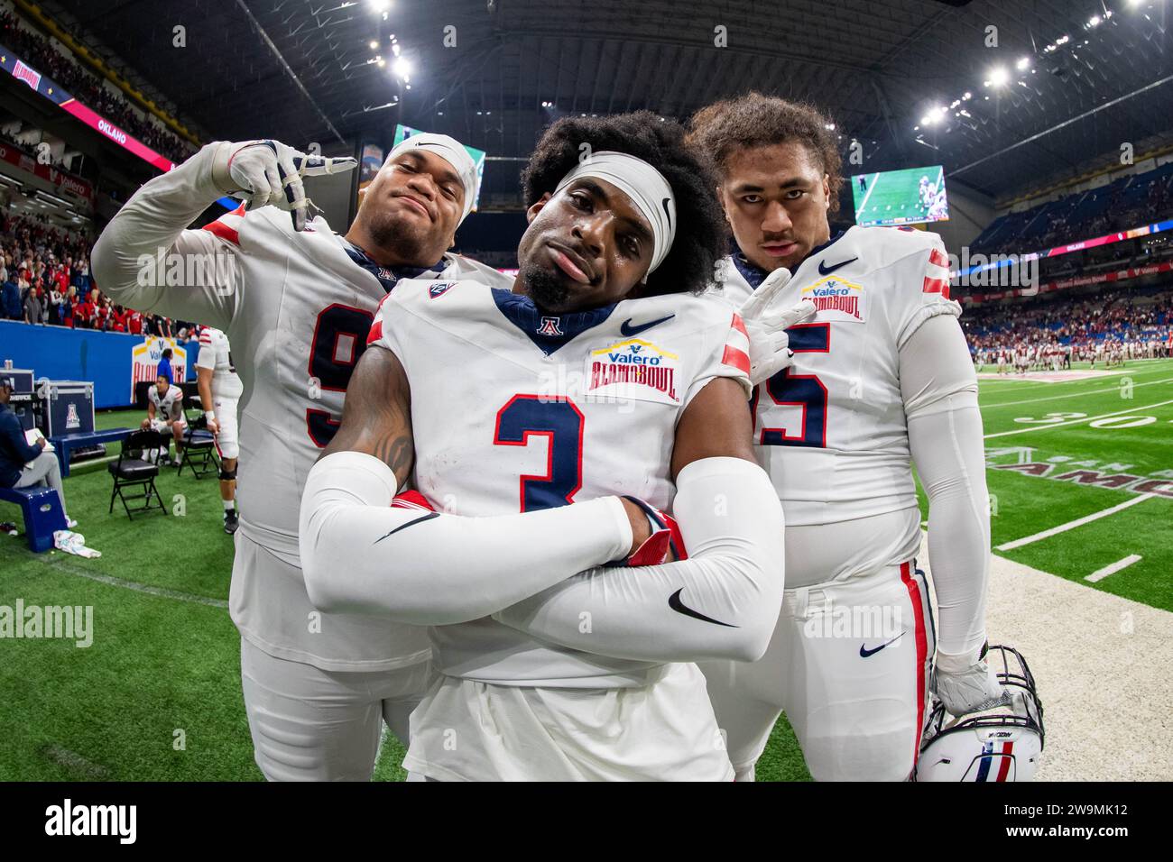 San Antonio, TX, USA. 28th Dec, 2023. Arizona Wildcats defensive ...