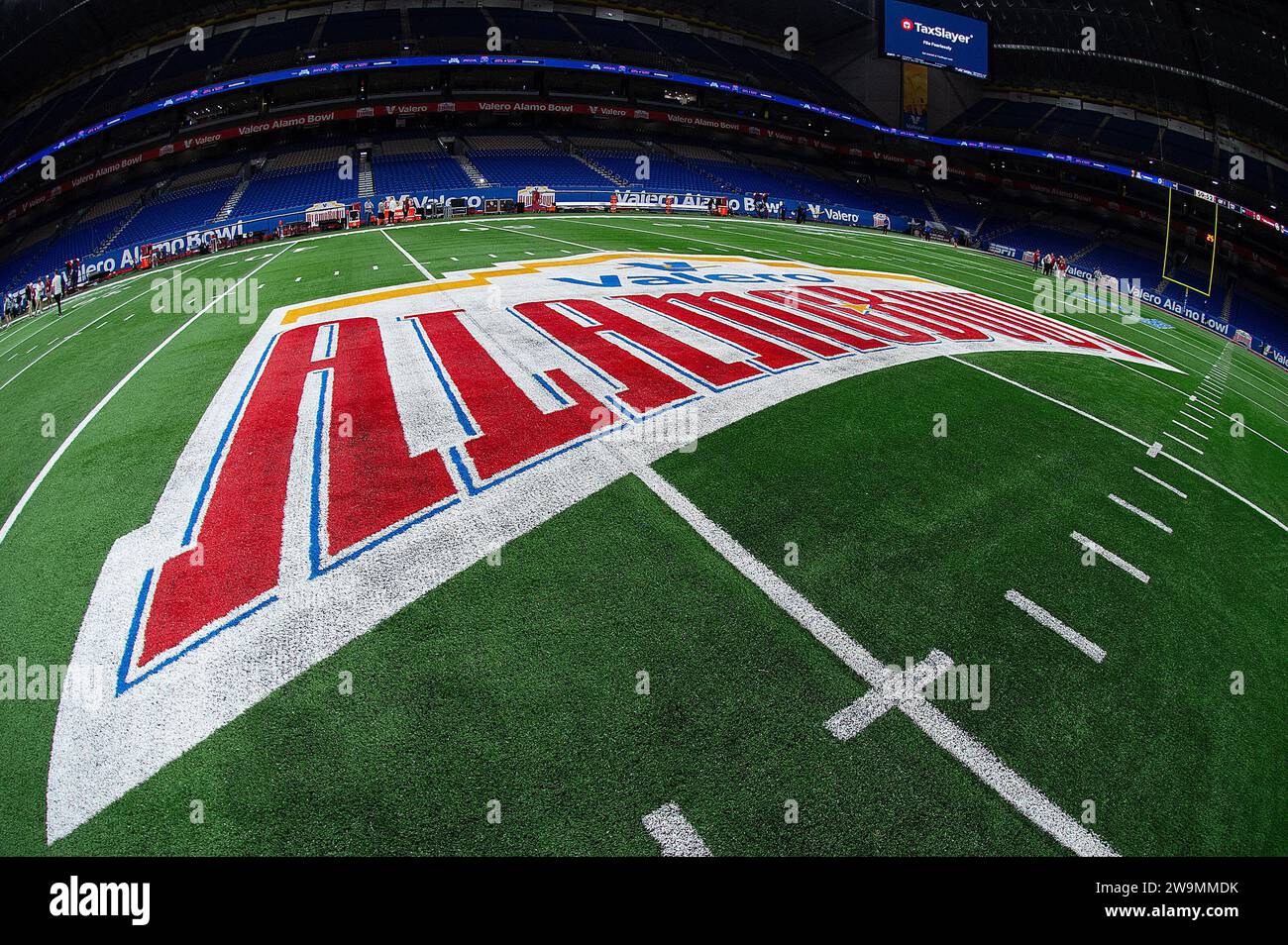 December 28, 2023: NCAA Valero Alamo Bowl Oklahoma Sooners between the ...