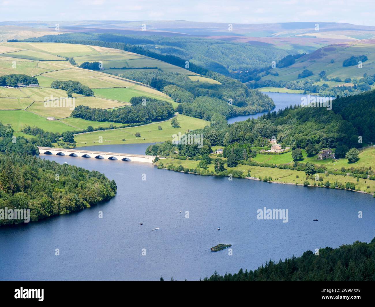 High angle view of arched bridge viaduct over ladybower reservoir hi ...