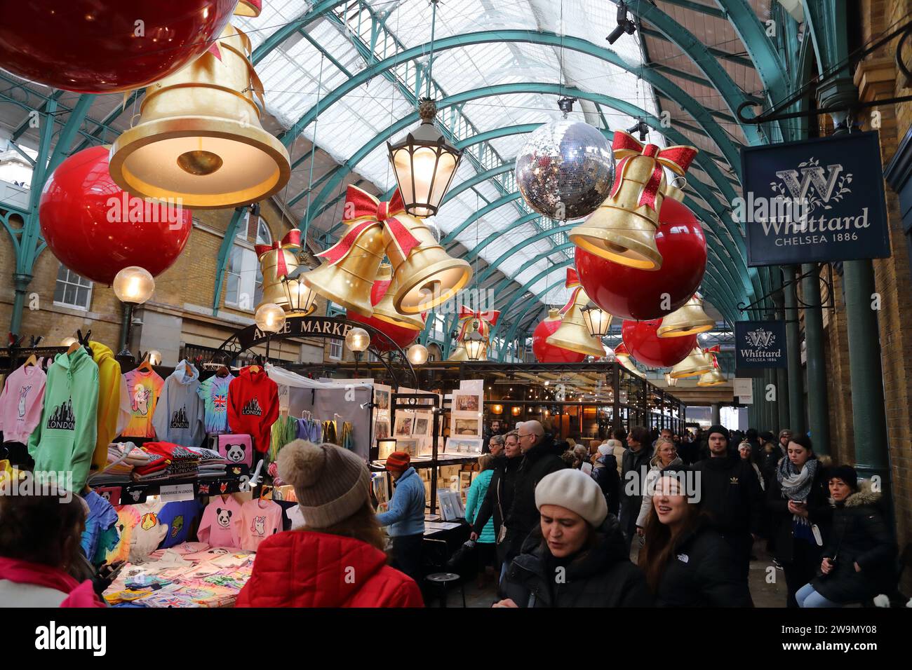 Covent Garden Market decorated for the Christmas season, London, UK ...
