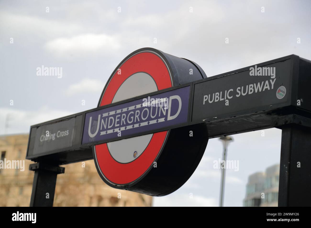 Underground sign at the entrance to Charing Cross Station, London, UK ...