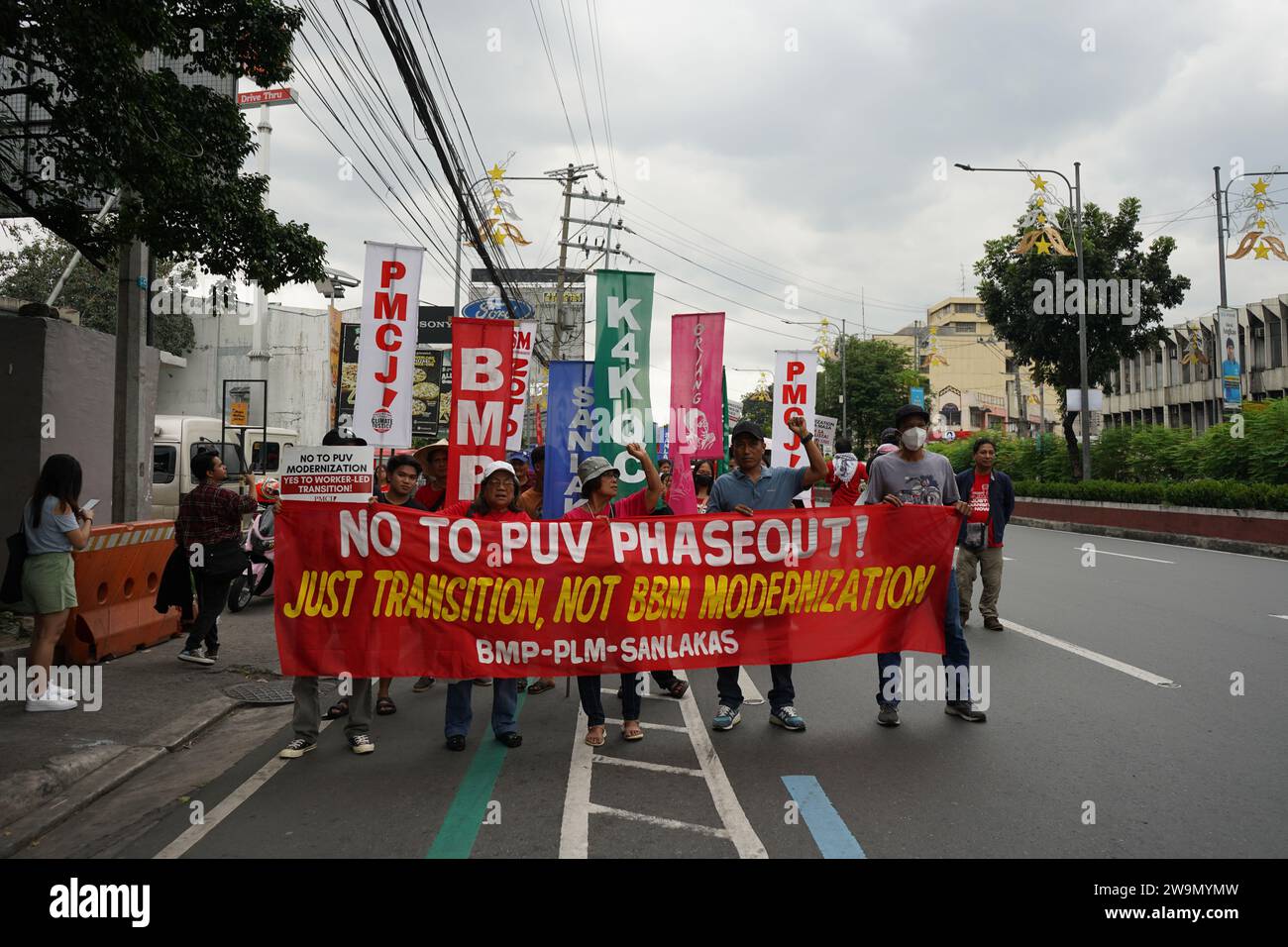 Jeepney phase out hi-res stock photography and images - Alamy