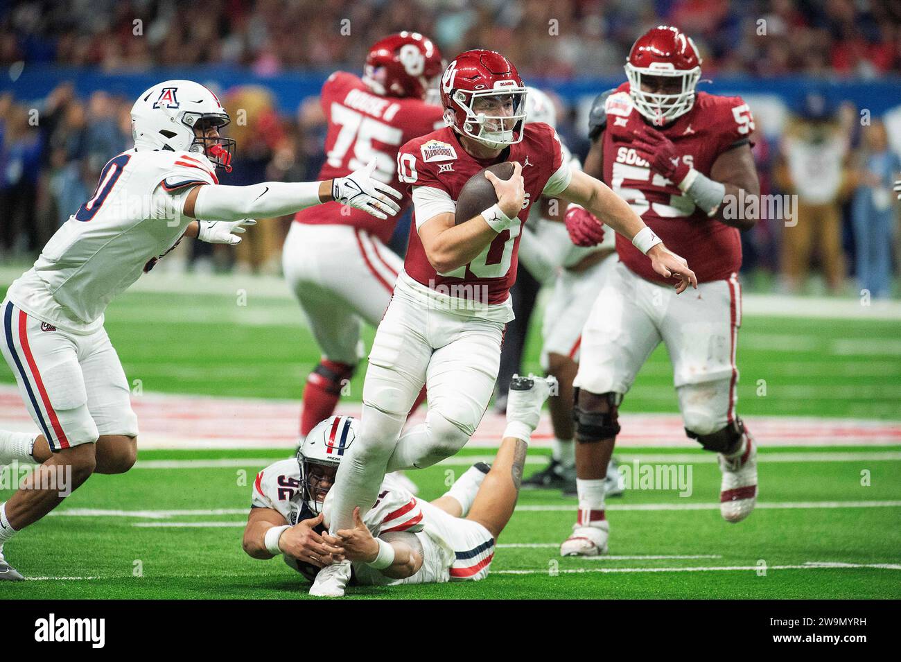 December 28, 2023: Oklahoma Sooners quarterback Jackson Arnold (10) in ...