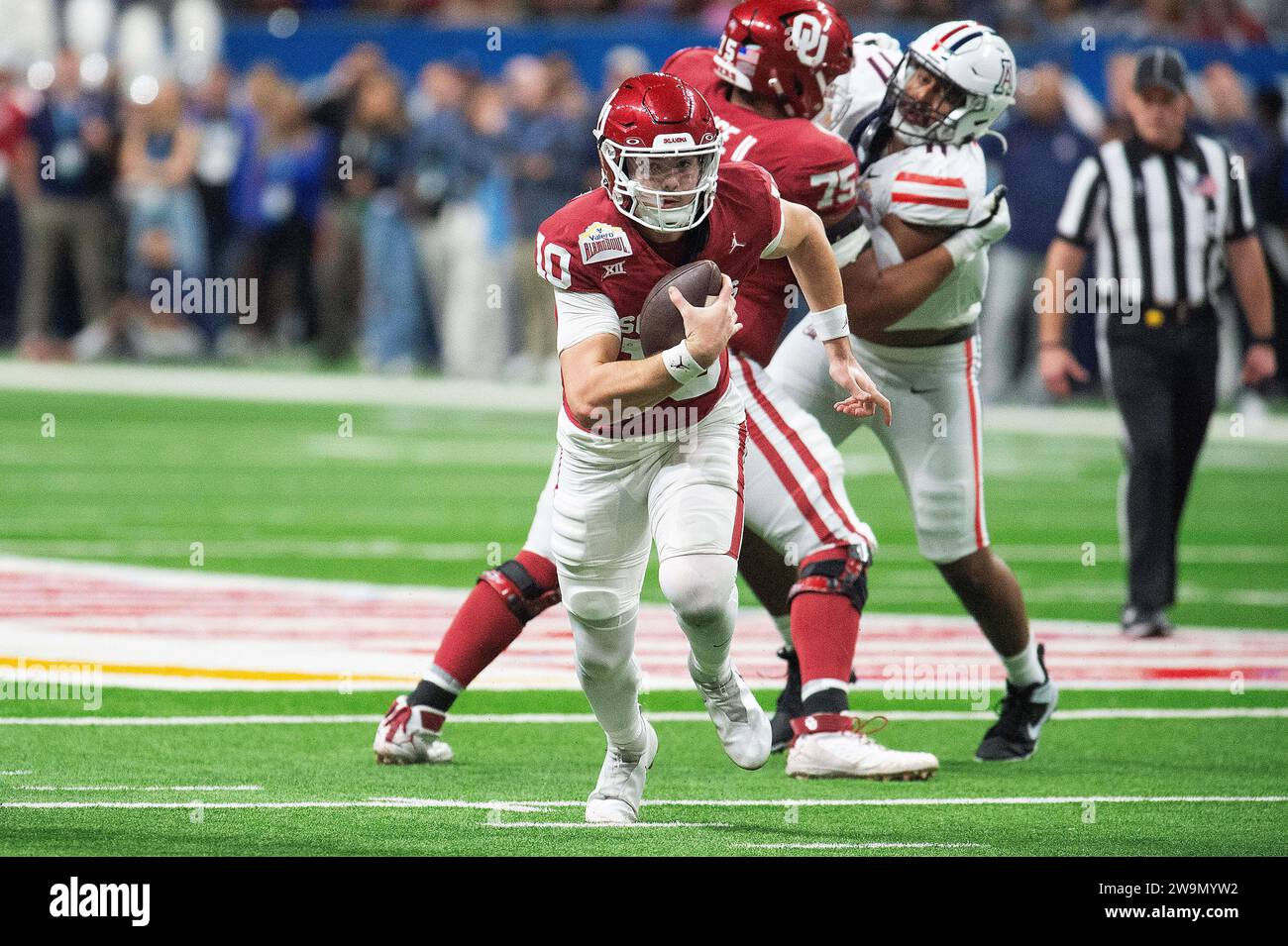 December 28, 2023: Oklahoma Sooners quarterback Jackson Arnold (10) in ...