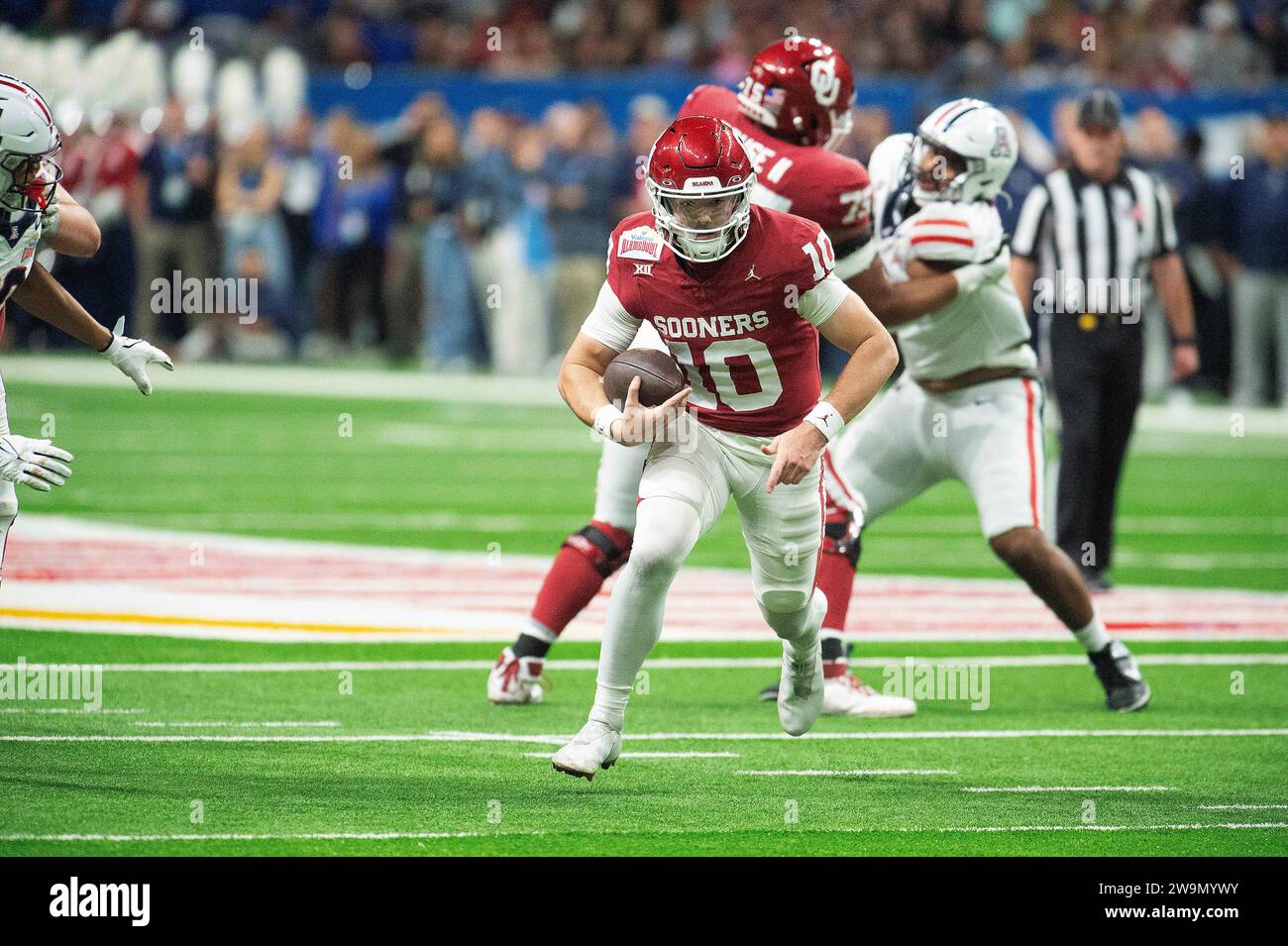 December 28, 2023: Oklahoma Sooners quarterback Jackson Arnold (10) in ...
