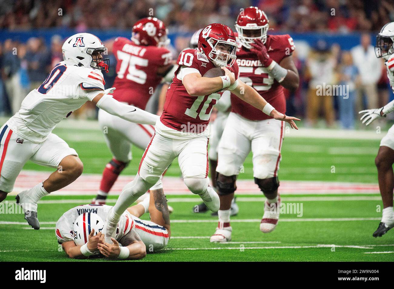 December 28, 2023: Oklahoma Sooners quarterback Jackson Arnold (10) in ...