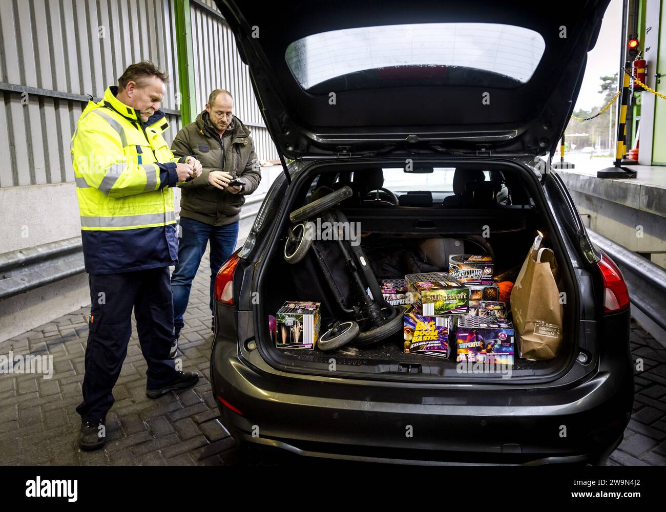 DE LUTTE - A motorist with fireworks from Germany is being checked by ...