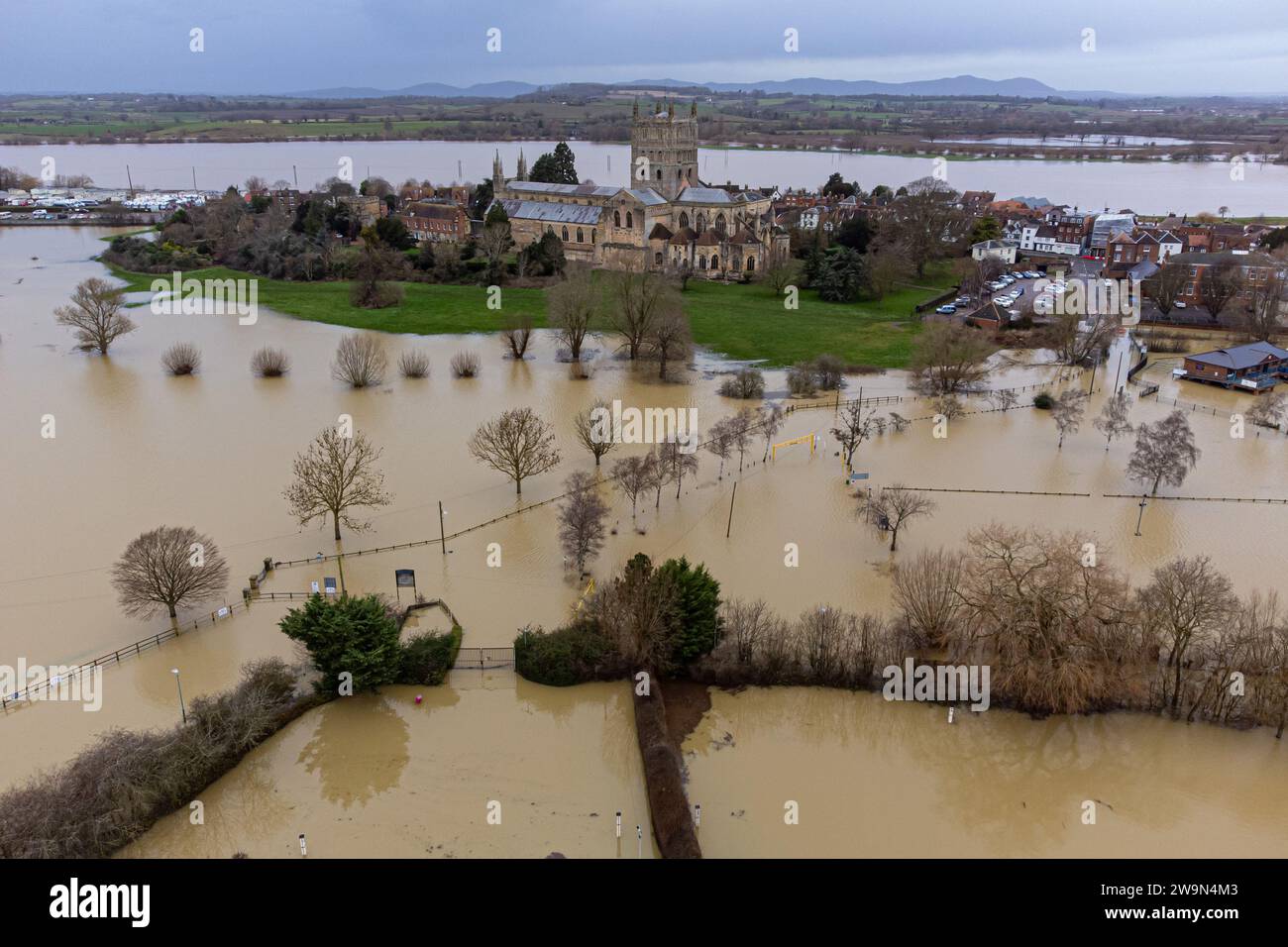 Flooding around Tewkesbury Abbey after heavy rain from storm Gerrit ...