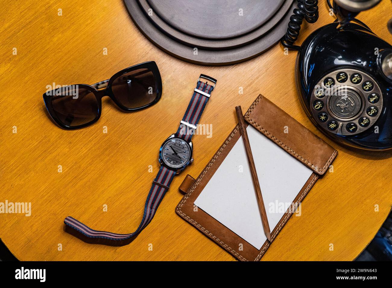 Old fashioned phone notepad hi-res stock photography and images - Alamy