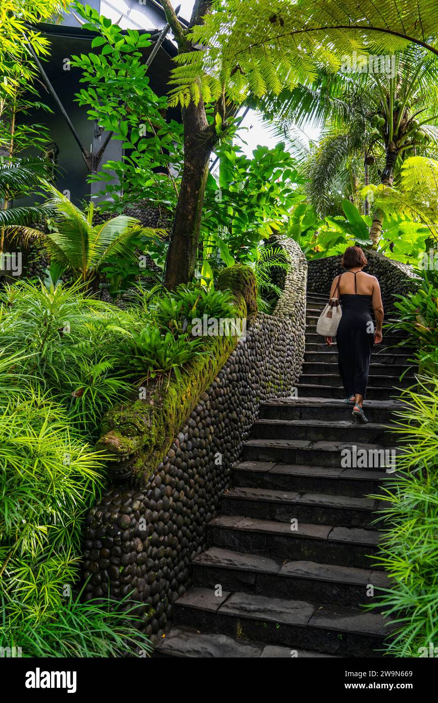 outdoor stairs at luxury rainforest resort in Bali Stock Photo - Alamy