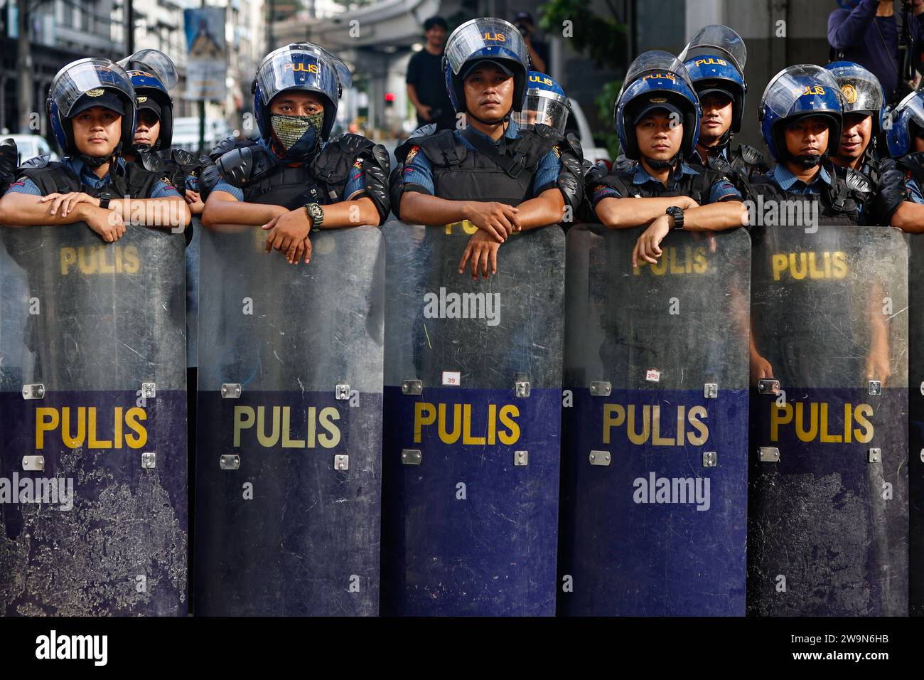 Manila, Metro Manila, The Philippines. 29th Dec, 2023. Riot police in ...