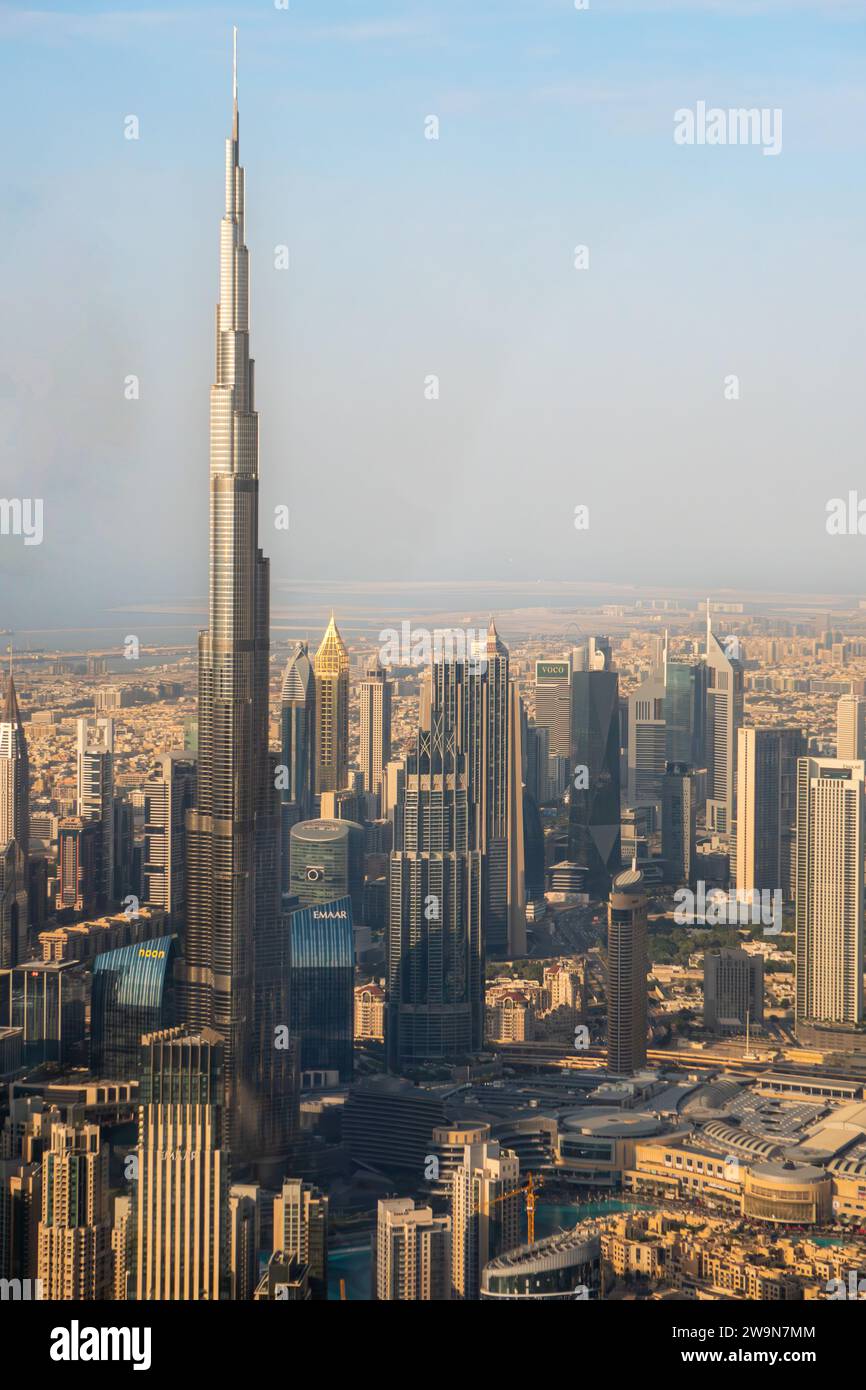 Dubai tower hi-res stock photography and images - Alamy