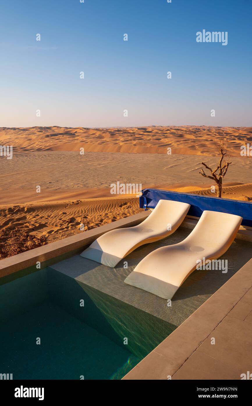 Luxury desert pool hi-res stock photography and images - Alamy