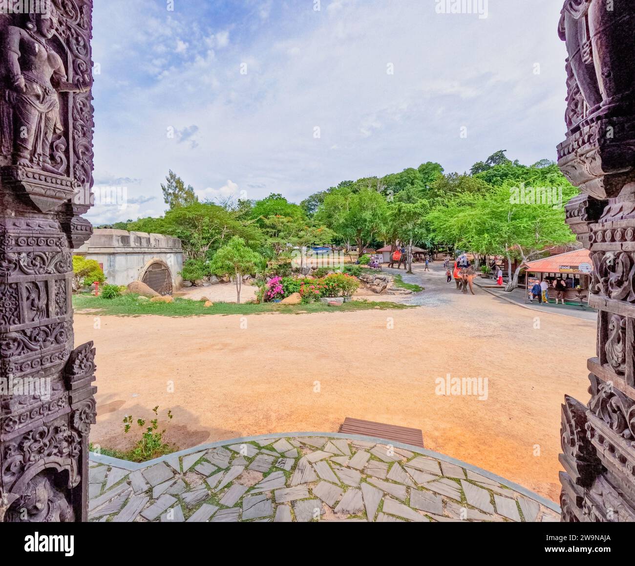Sanctuary of truth pattaya interior hi-res stock photography and images ...