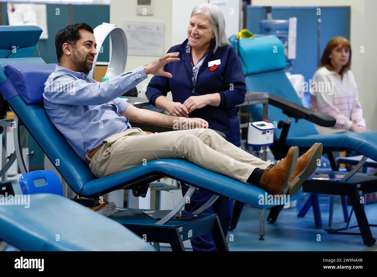 First Minister Humza Yousaf talks with Donor Carer Linda Lappin after ...