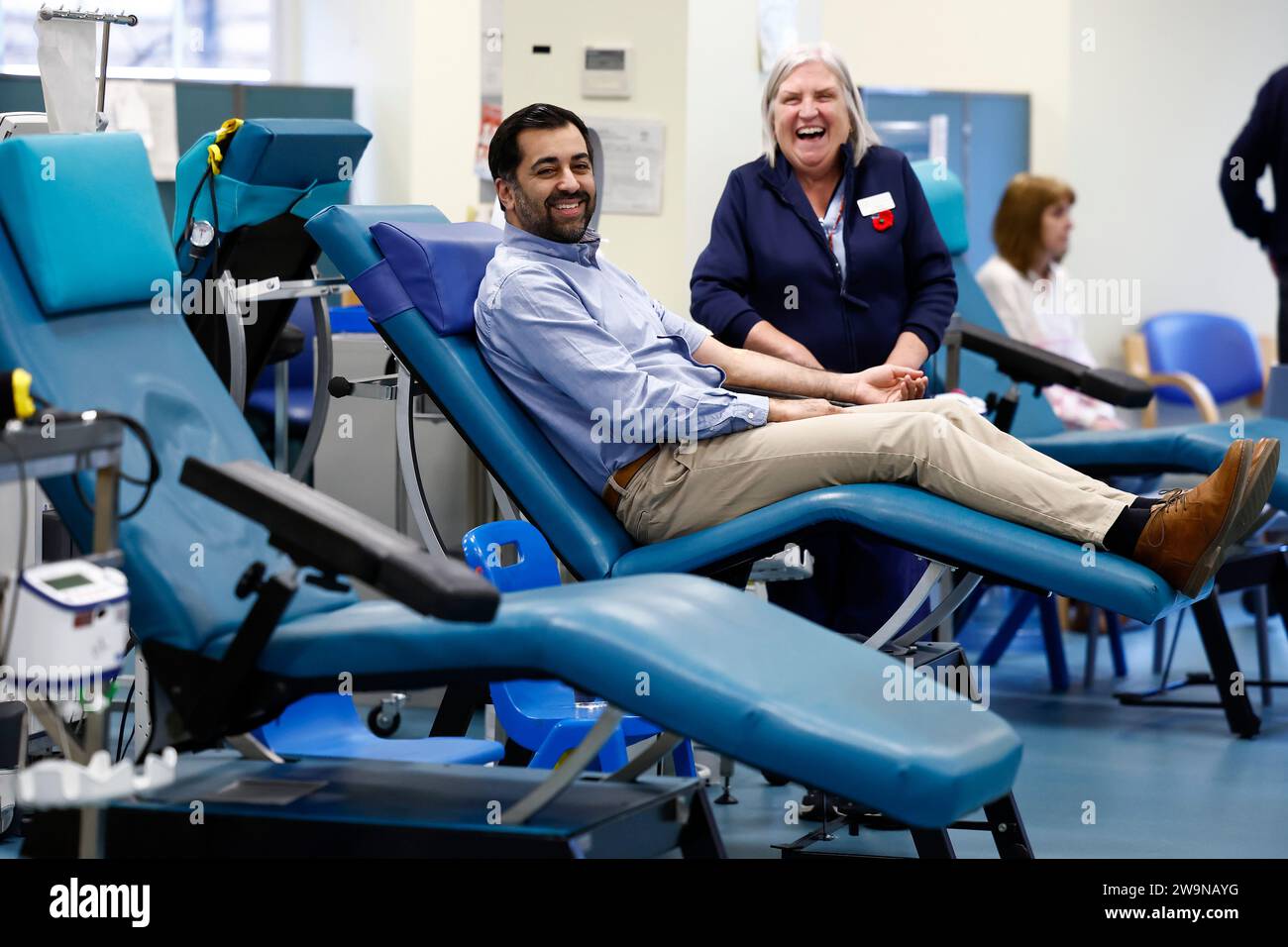 First Minister Humza Yousaf talks with Donor Carer Linda Lappin after ...