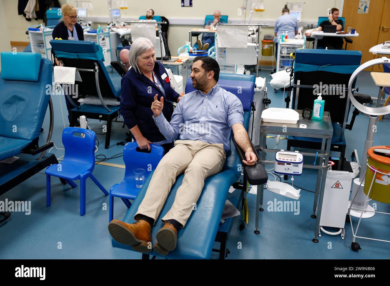 First Minister Humza Yousaf talks with Donor Carer Linda Lappin after ...