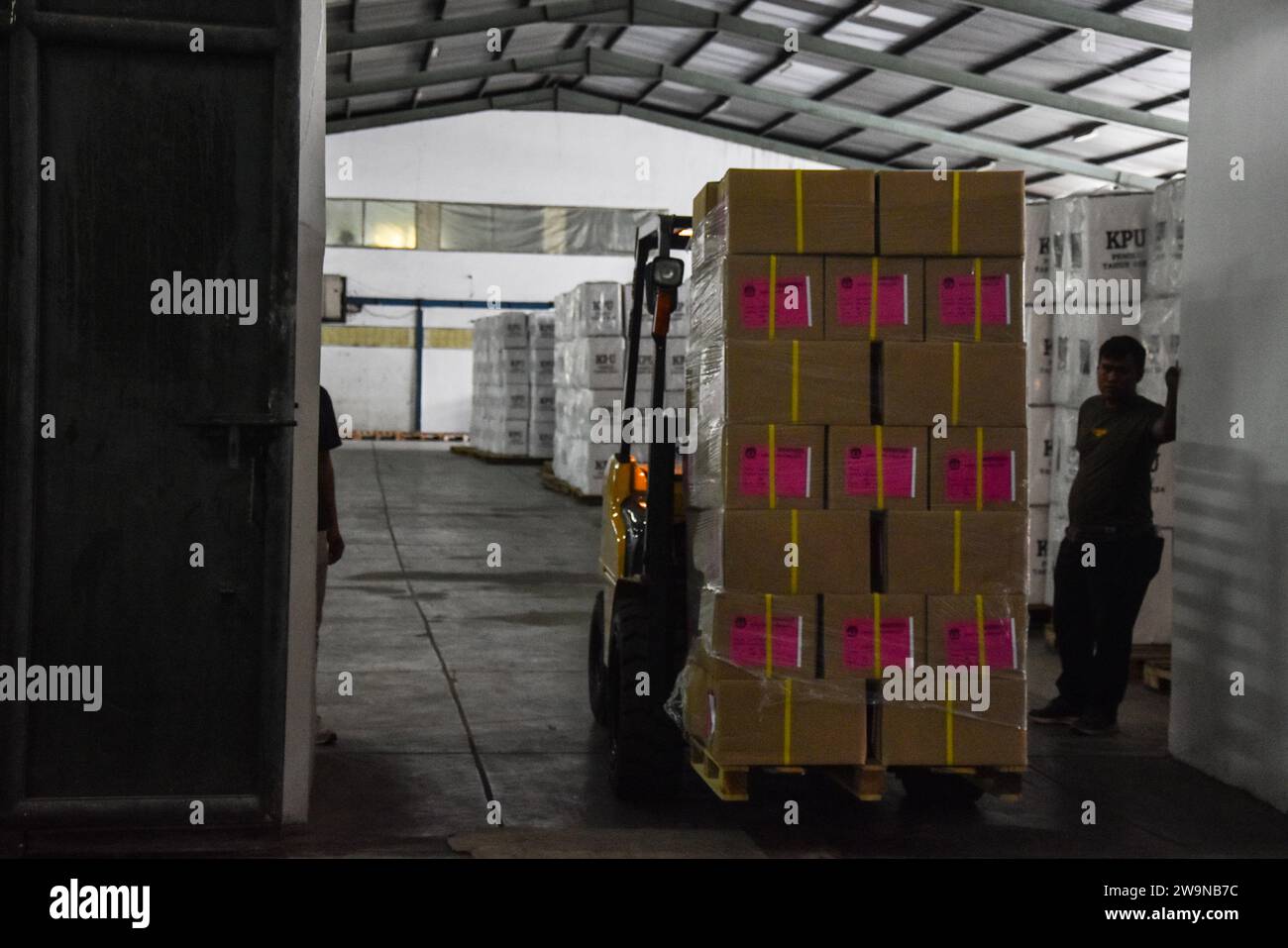 Dpd warehouse hi-res stock photography and images - Alamy