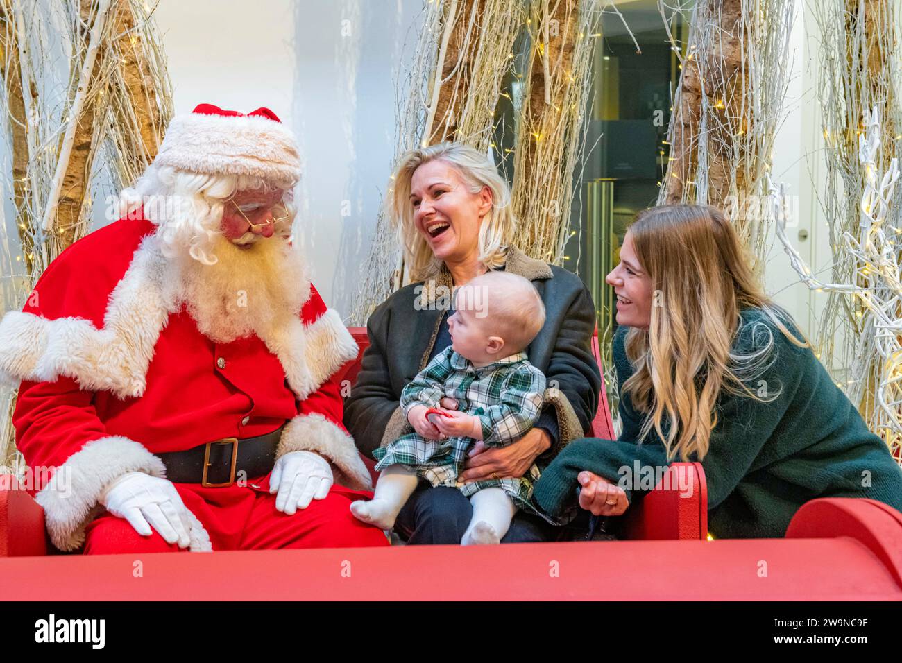 Mother daughter meet santa claus christmas winter happy hi-res stock ...