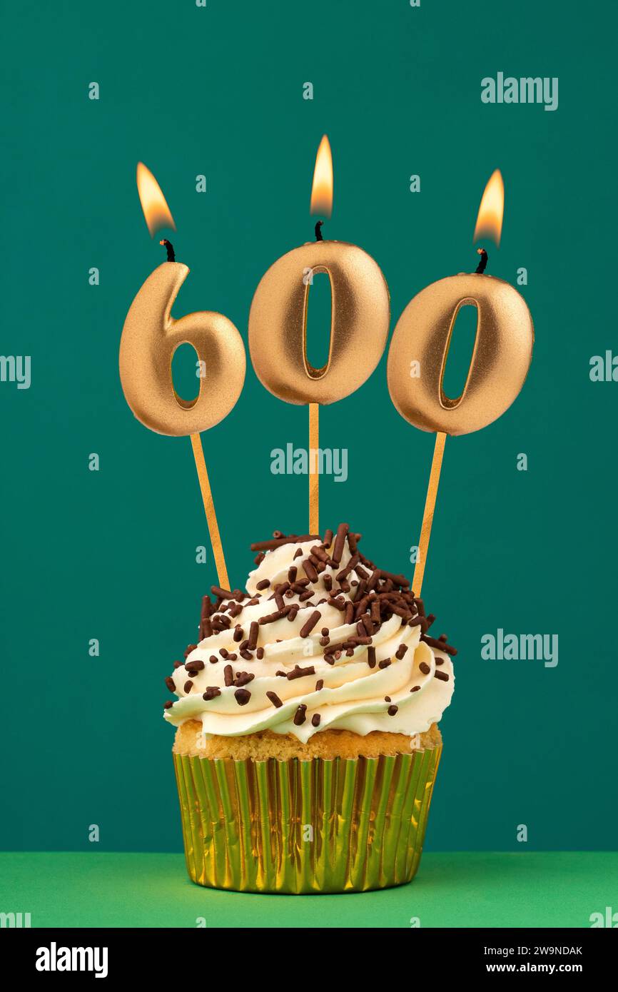 Candle number 600 - Number of followers or likes Stock Photo - Alamy
