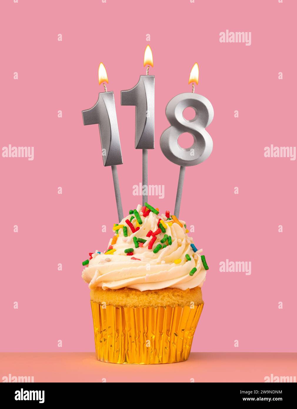 Number 118 candle with cupcake - Birthday card Stock Photo - Alamy