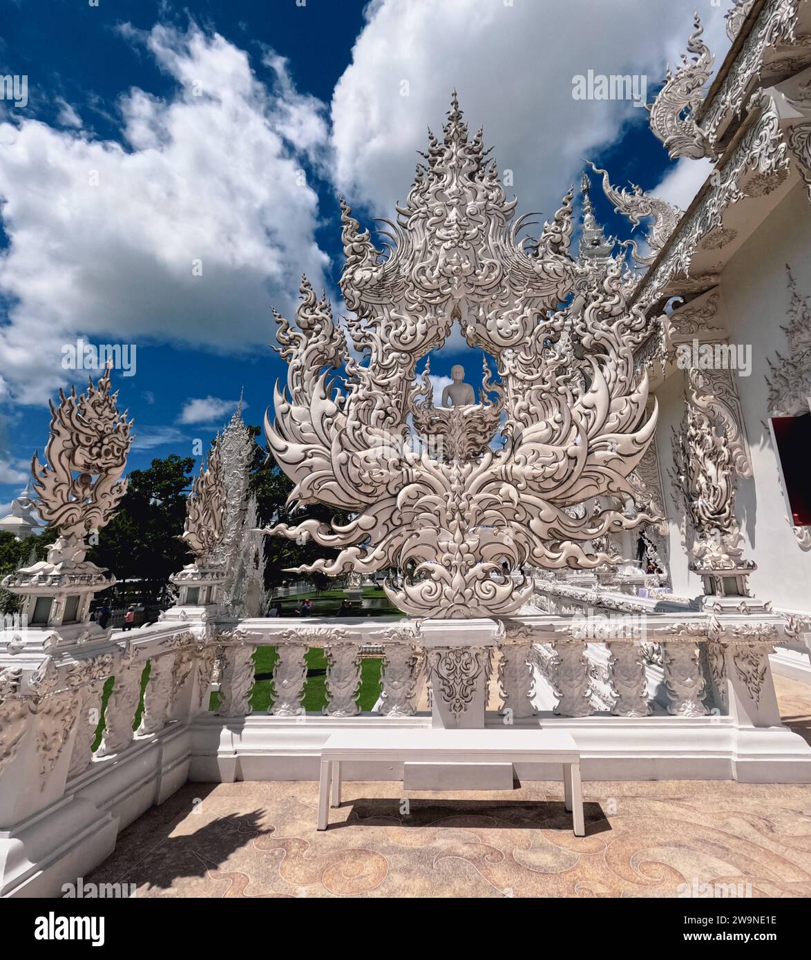 Wat rong khun interior hi-res stock photography and images - Alamy