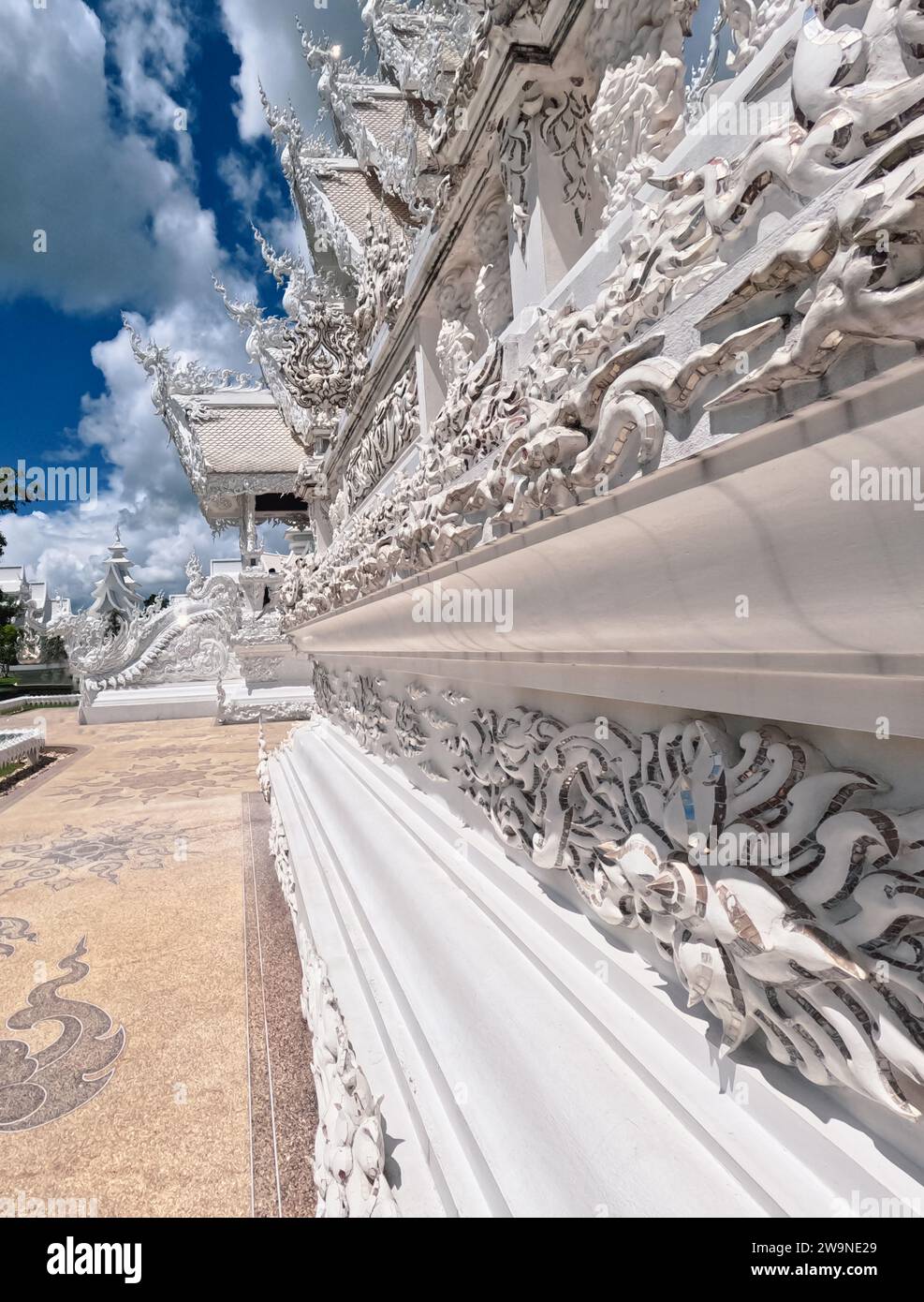 Wat rong khun interior hi-res stock photography and images - Alamy